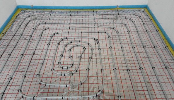 Jak na teplovodní podlahové vytápění s vinylovou krytinou?